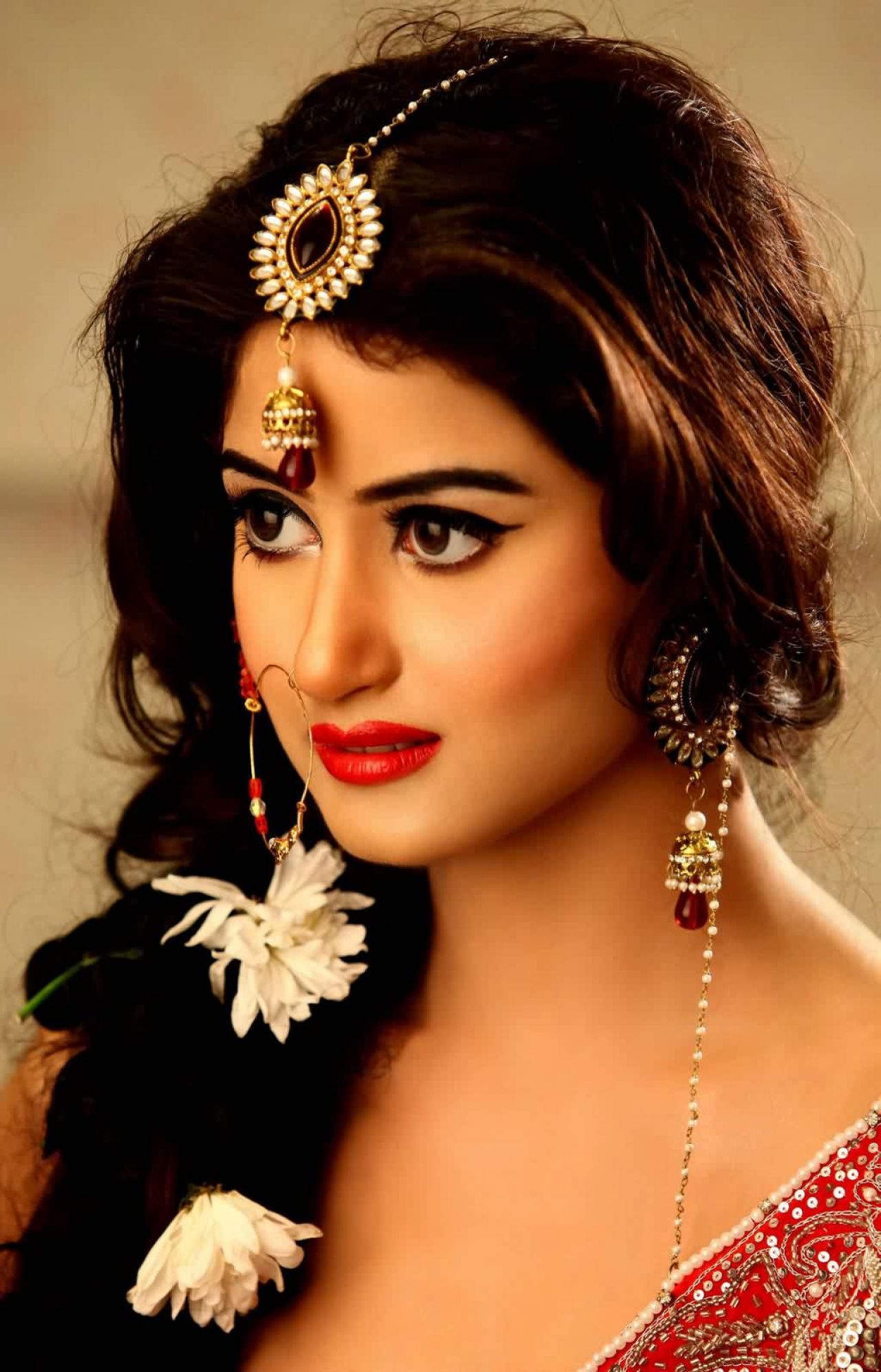 Pakistani Bridal Makeup Gallery - Wavy Haircut Pakistani Bridal Makeup Gallery - Wavy Haircut