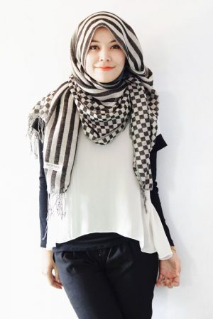 Top Winter Hijab Styles with Tutorials 2022-23 Stay Warm & Stylish