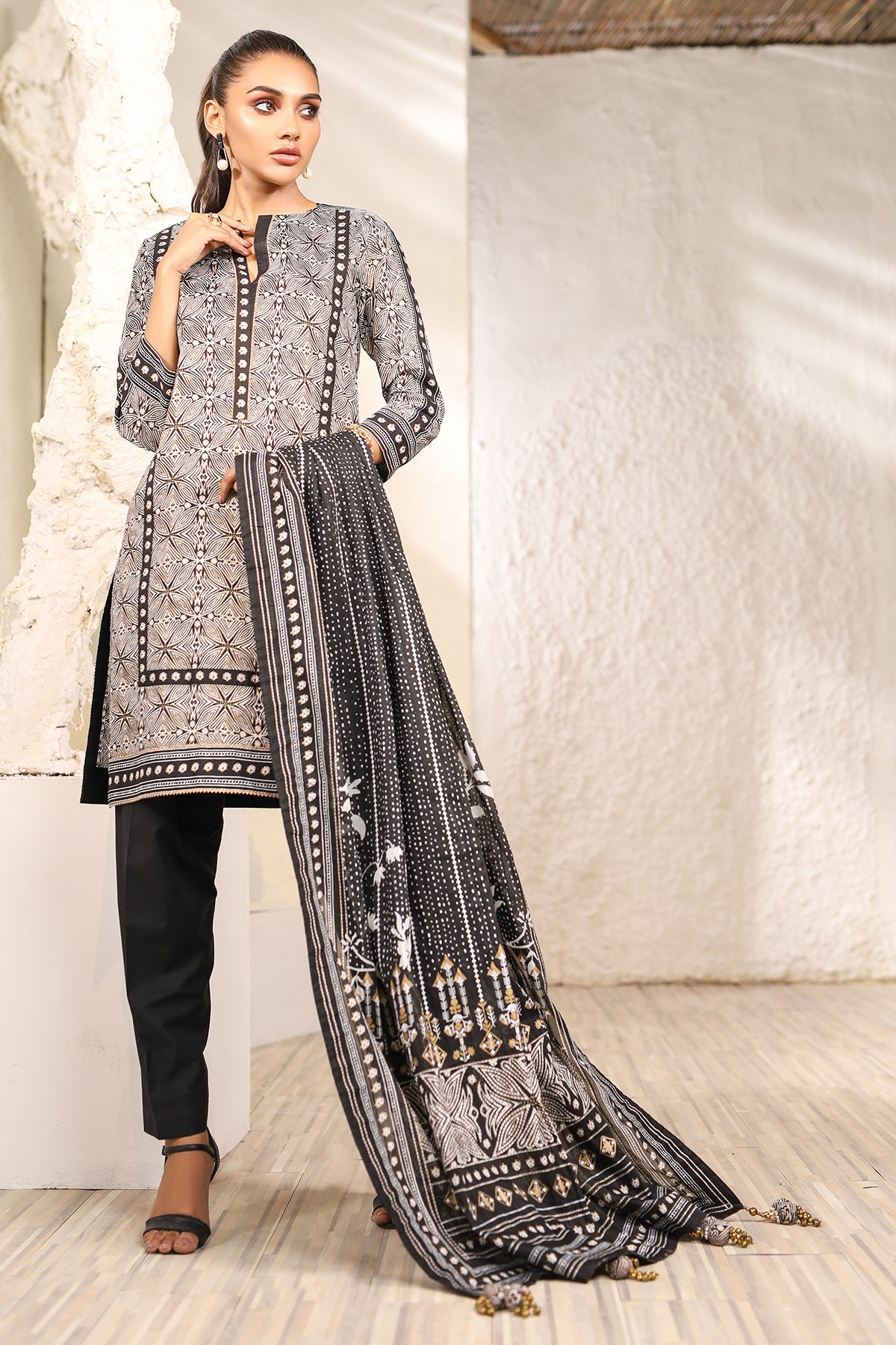 Alkaram Summer Lawn Designs Latest Suits (31) - StylesGap.com