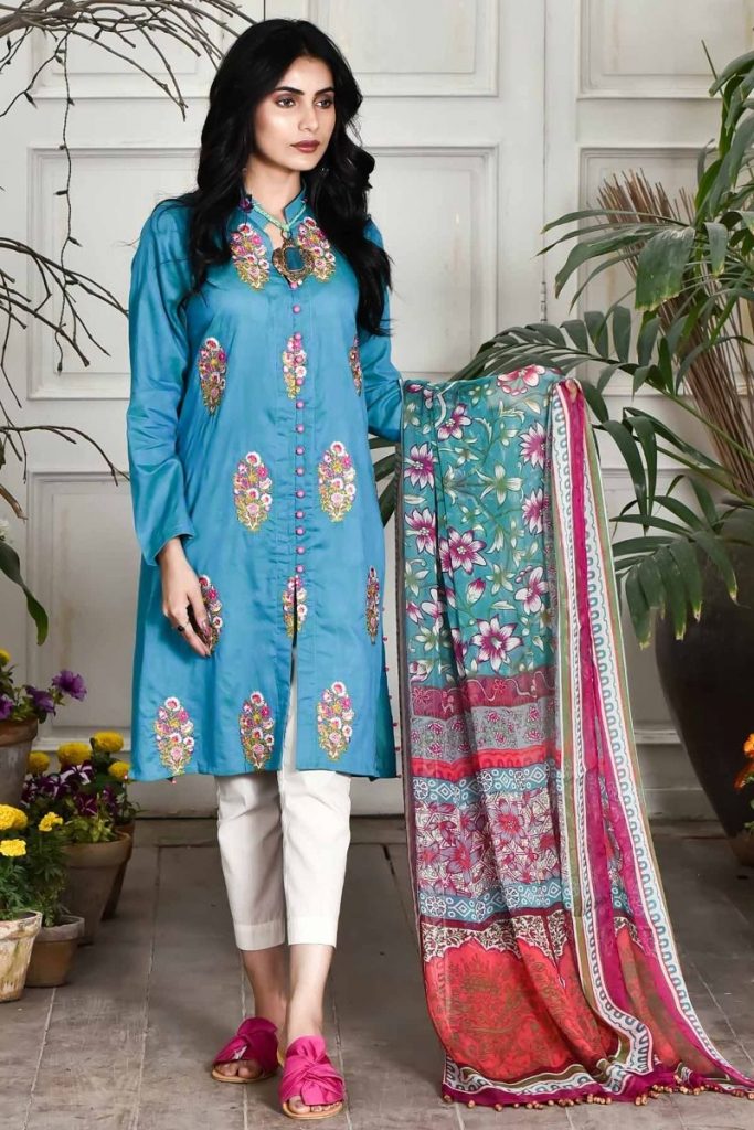 Top 7 Best Designer Summer Lawn Collections 2024-25 to Buy