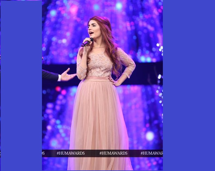 Momina Mustehsan- Top 10 Best Dressed Celebrities at PEL 5th Hum Awards ... Momina Mustehsan- Top 10 Best Dressed Celebrities at PEL 5th Hum Awards ...