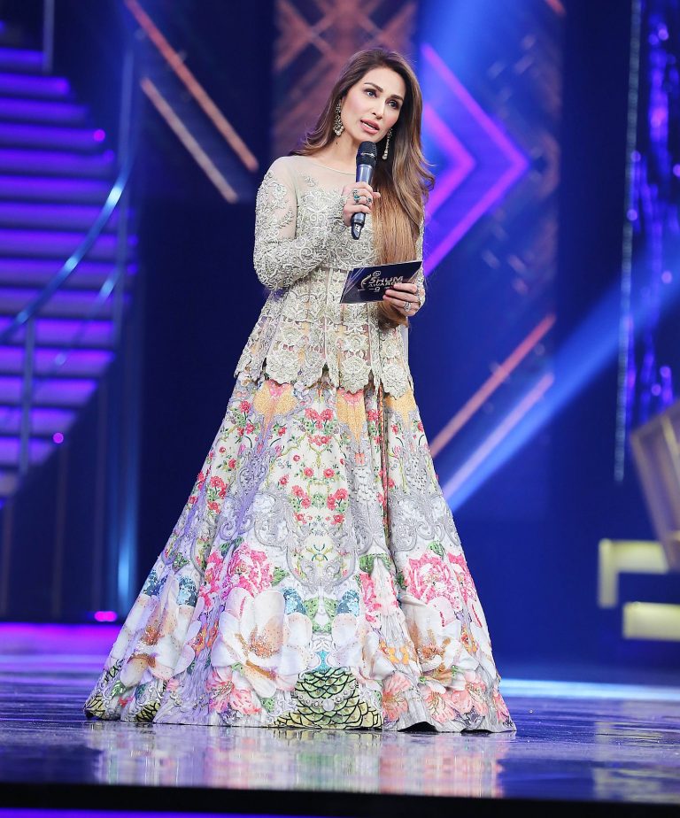 Top 10 Best Dressed Celebrities at PEL 5th Hum Awards 2017