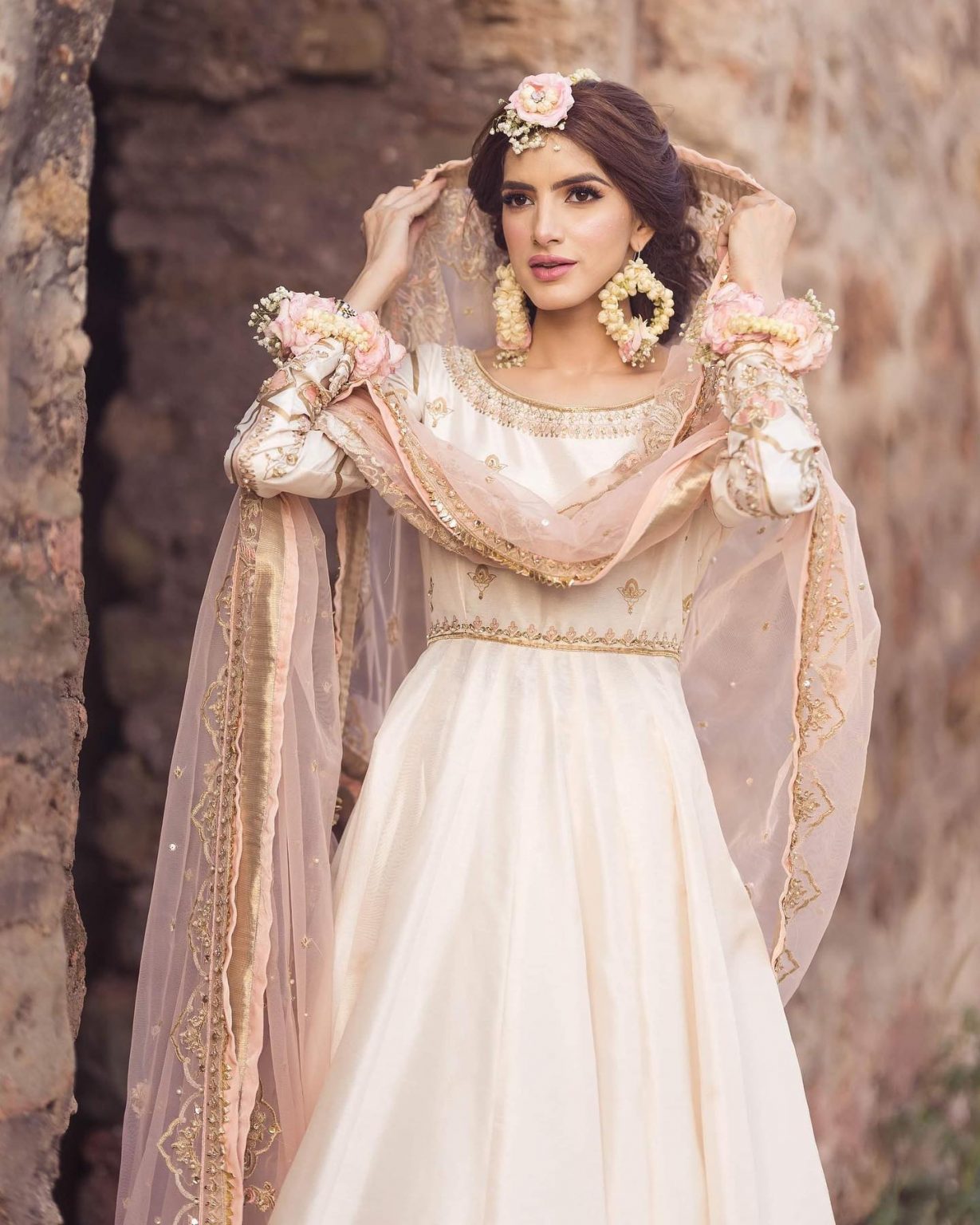 Latest Wedding Maxis Long Tail Dresses 2025 Designs Collection