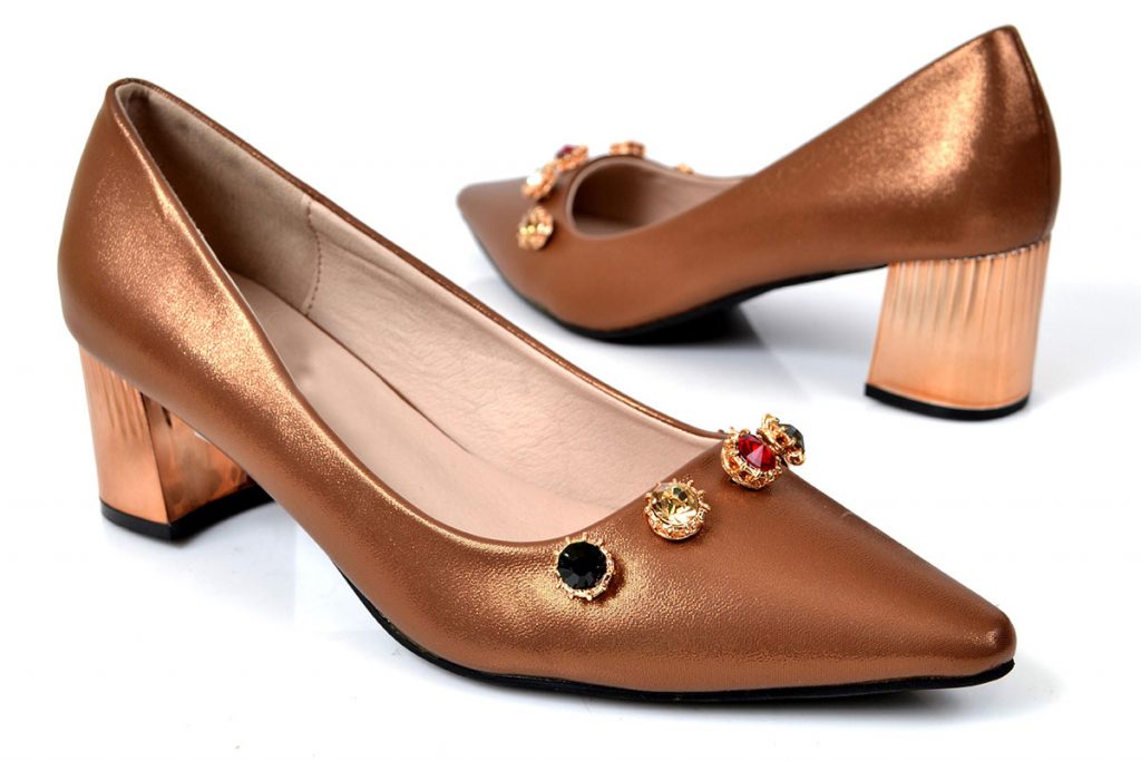 Metro Shoes Stylish Winter Footwear Designs Collection 2023-24