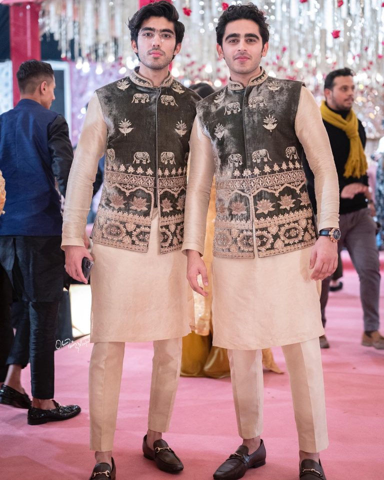 Latest Men Wedding Dresses Mehndi Barat Walima Trends (10) - StylesGap.com