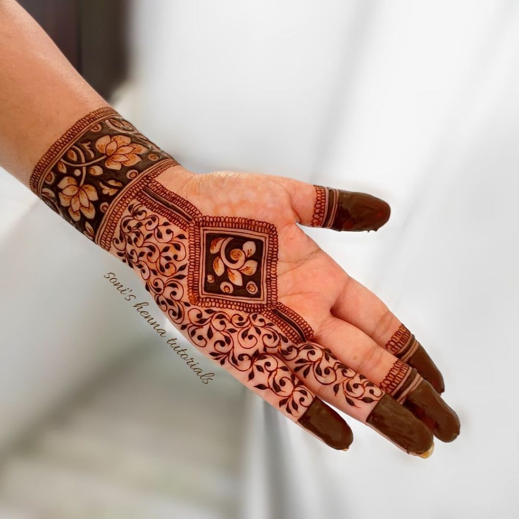 Geometric Pattern Mehndi Designs (1) - StylesGap.com