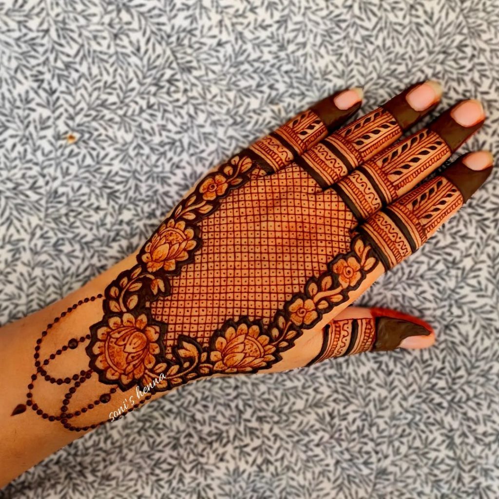 Heavy Net Jaal Mehndi Designs & Styles (12) - StylesGap.com
