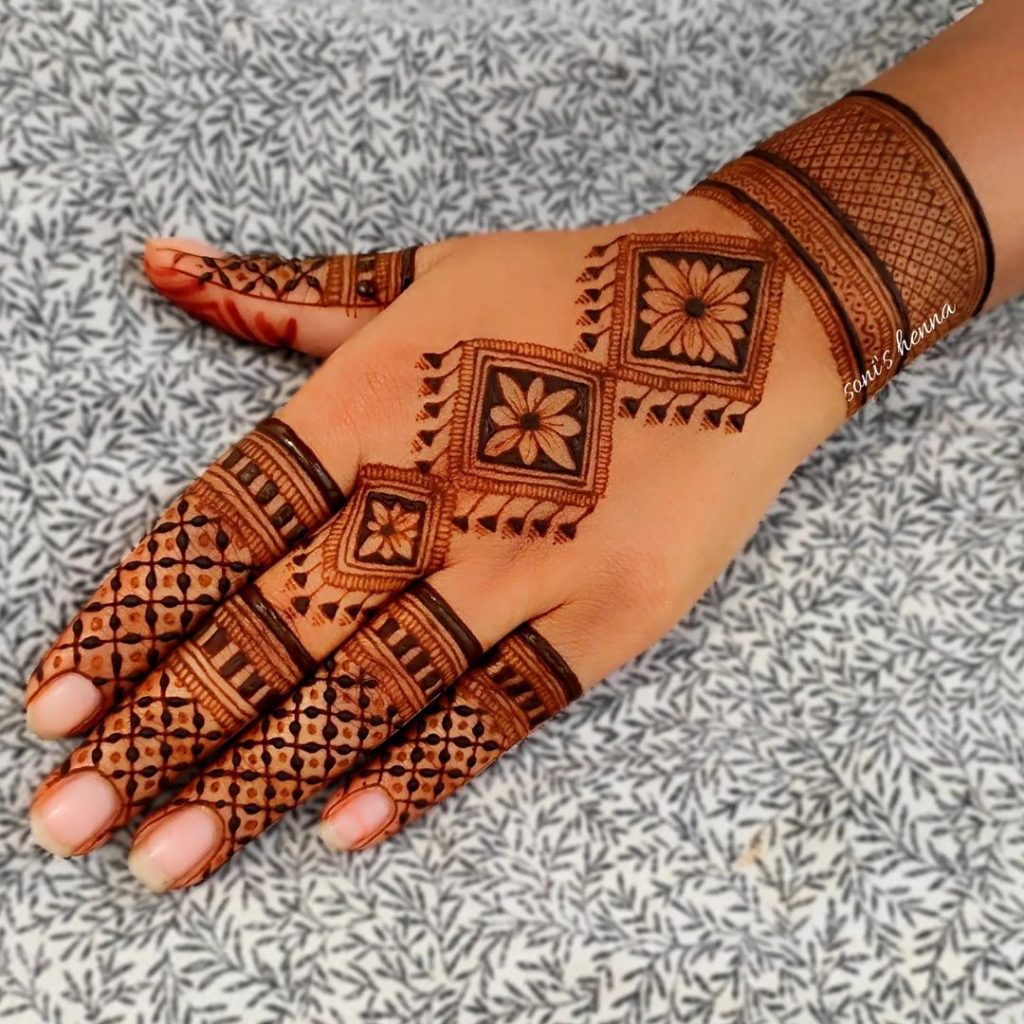 Paisley Mehndi Designs & Styles (10) - StylesGap.com