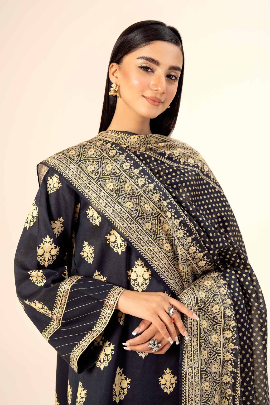 Prettiest Eid Dresses 2025 You Must Buy- Nishat Linen Collection